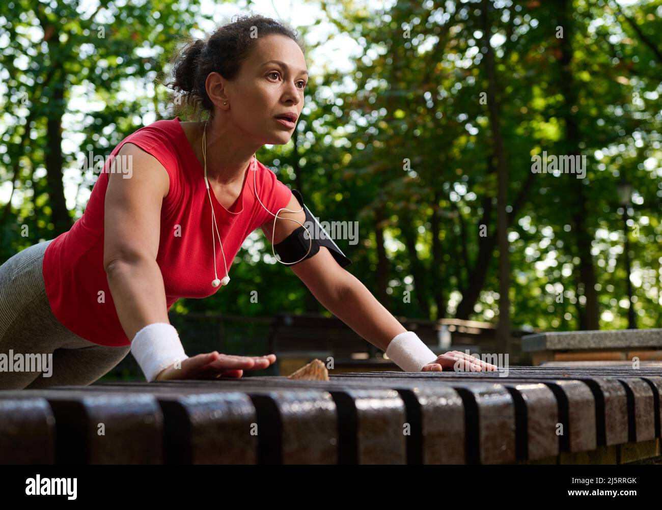 African american female bodybuilder hi-res stock photography and images ...