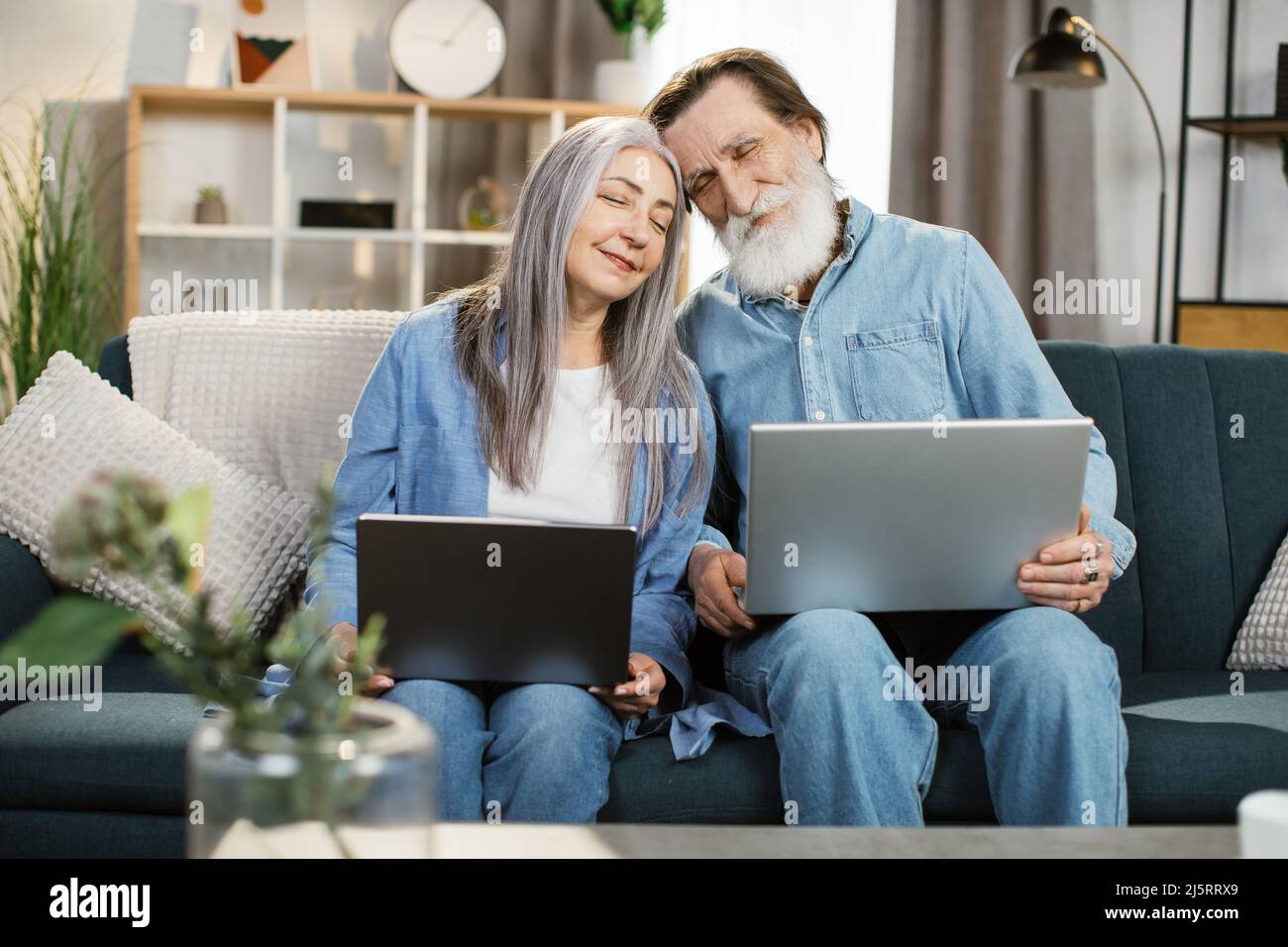 Middle applications hi-res stock photography and images - Alamy