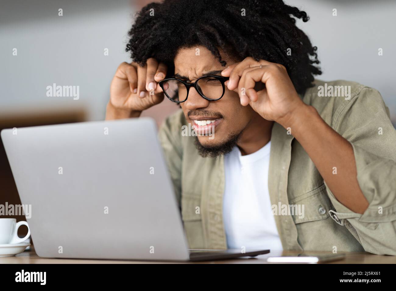 Squints hi-res stock photography and images - Alamy