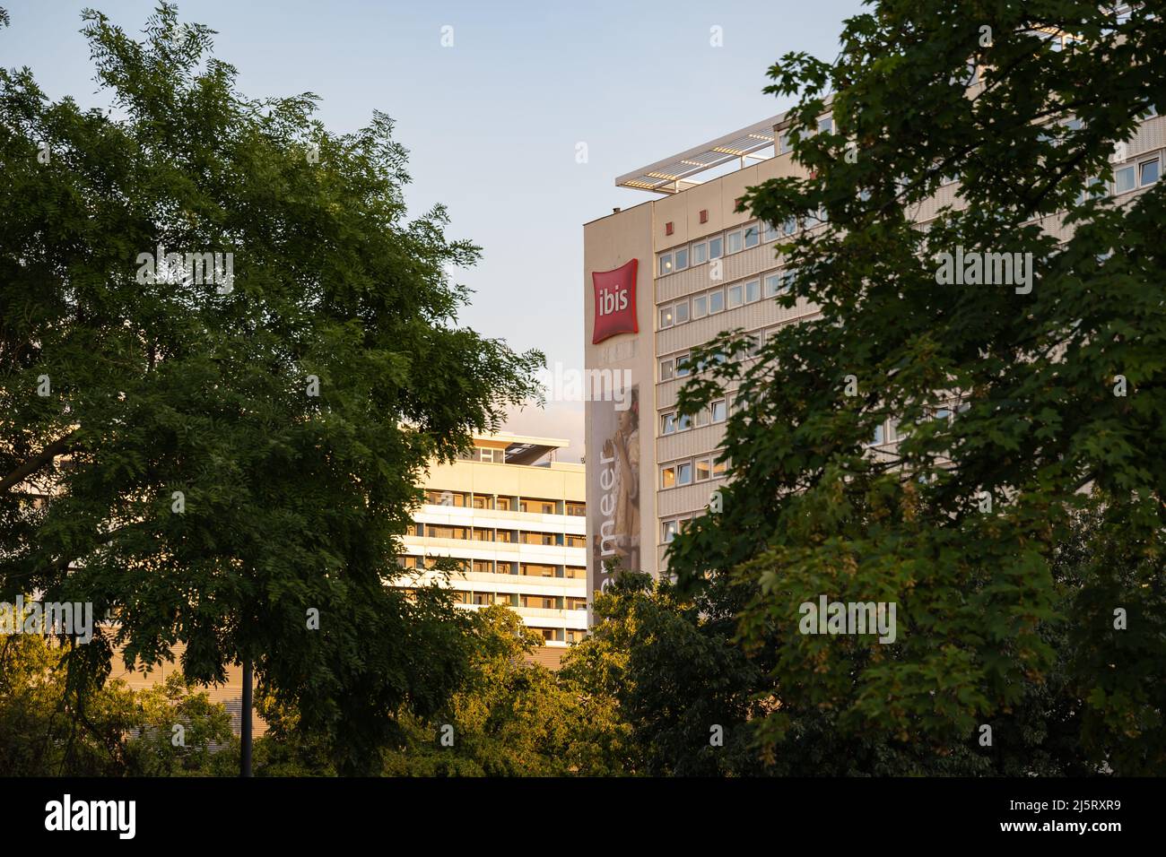 Ibis hotel building hi-res stock photography and images - Alamy
