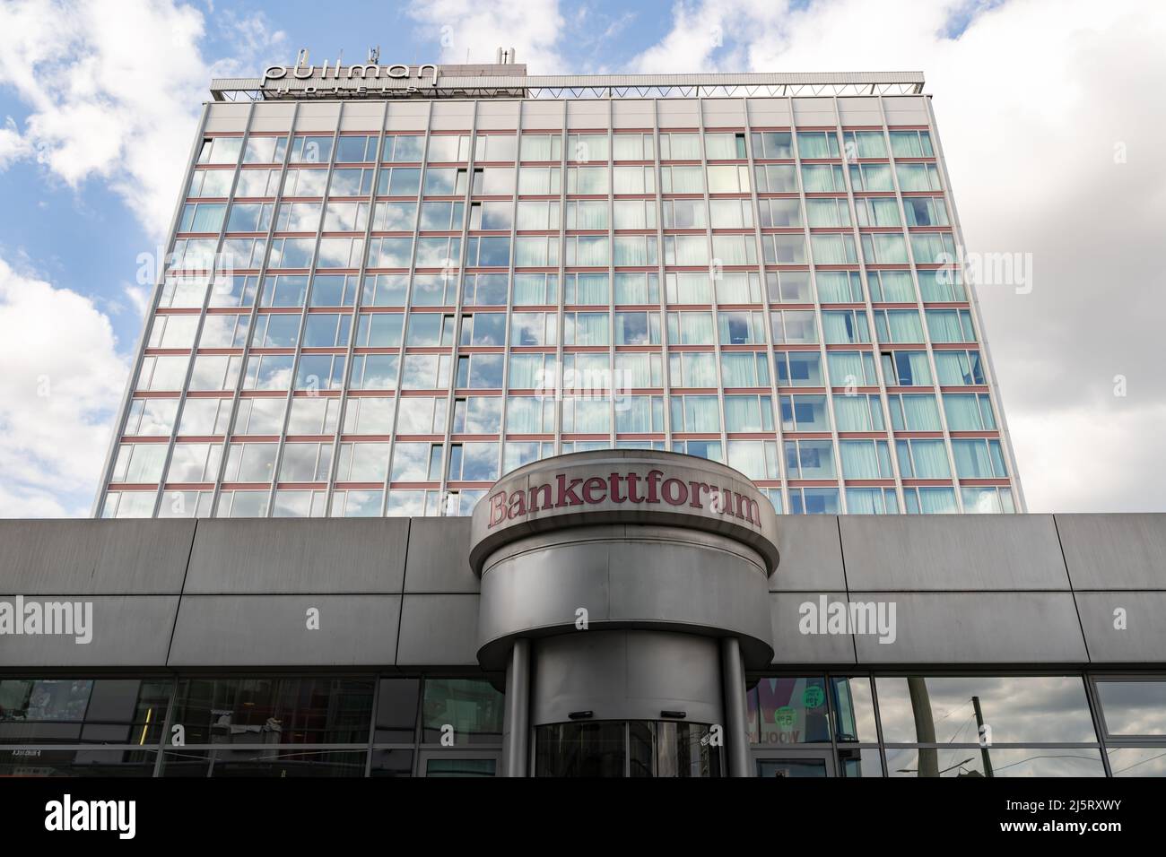 Hotel high rise building facade hi-res stock photography and images - Alamy