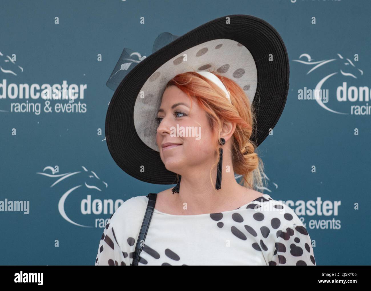 Doncaster Racecourse - Best Dressed Lady - April 2022 Stock Photo - Alamy