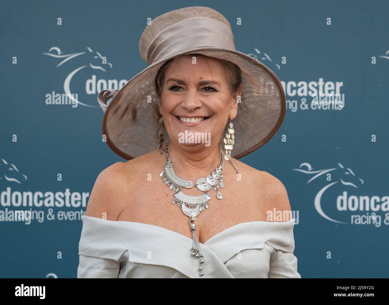 Doncaster Racecourse - Best Dressed Lady - April 2022 Stock Photo - Alamy