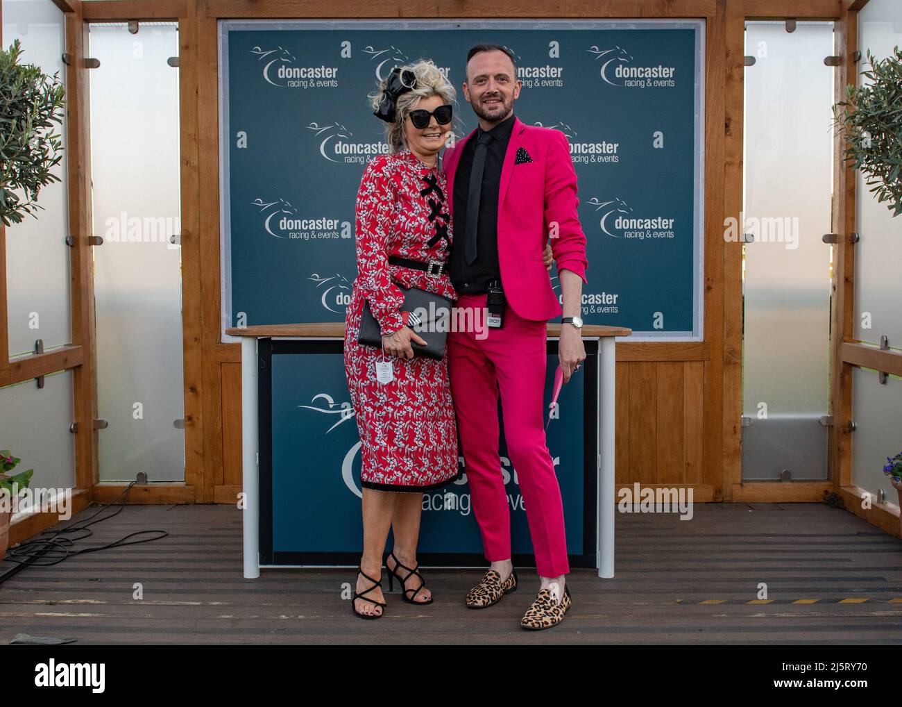 Doncaster Racecourse - Best Dressed Lady - April 2022 Stock Photo - Alamy