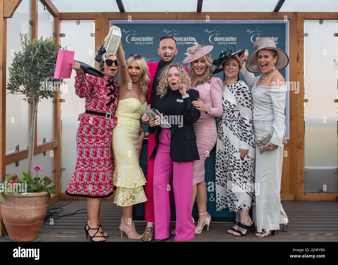 Doncaster Racecourse - Best Dressed Lady - April 2022 Stock Photo - Alamy