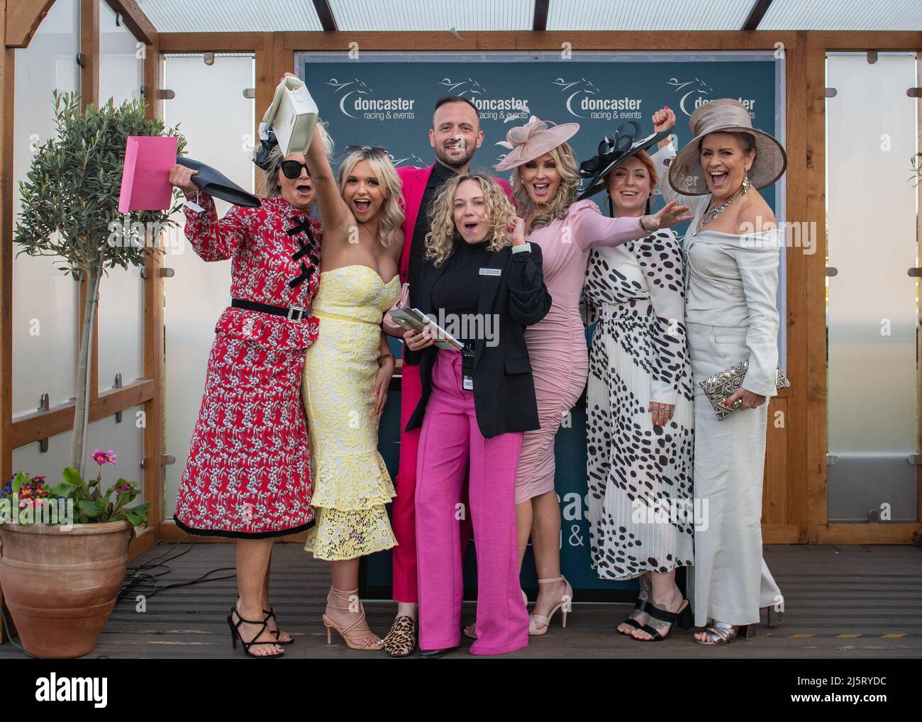 Doncaster Racecourse - Best Dressed Lady - April 2022 Stock Photo - Alamy