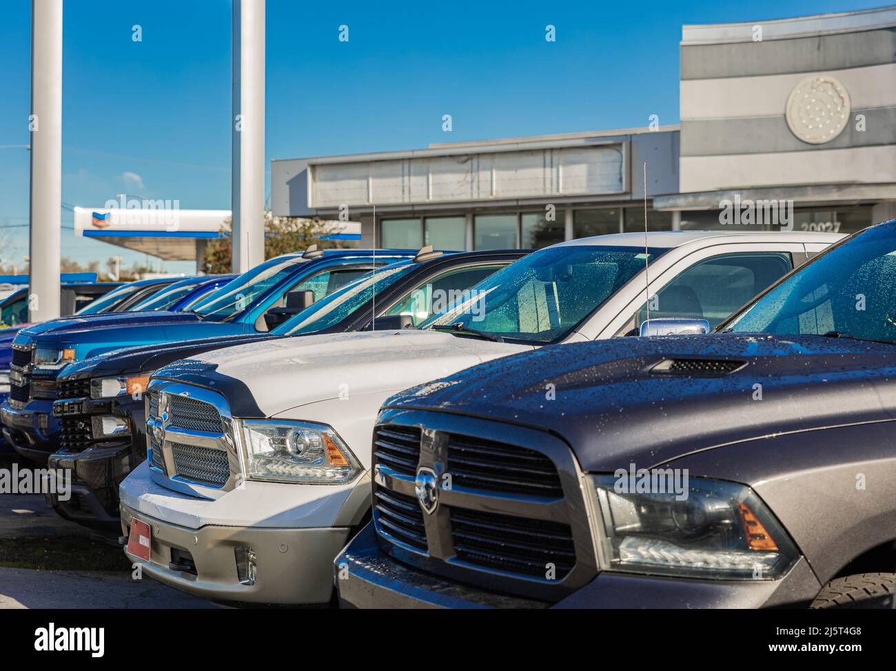 Outside exterior parking lot car park hi-res stock photography and ...