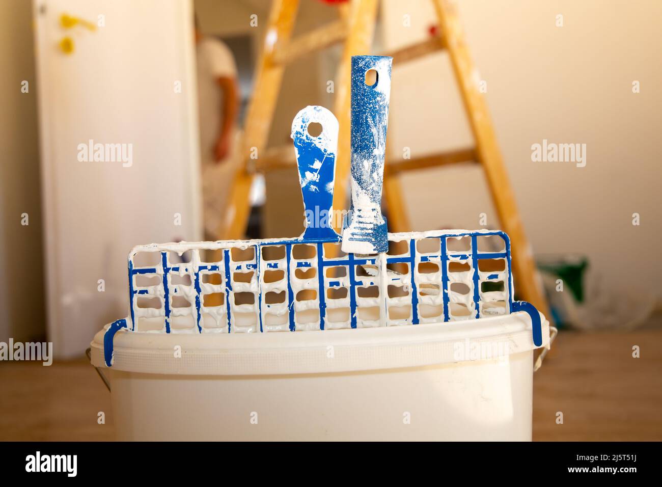 Paint bucket and ladder hi-res stock photography and images - Alamy