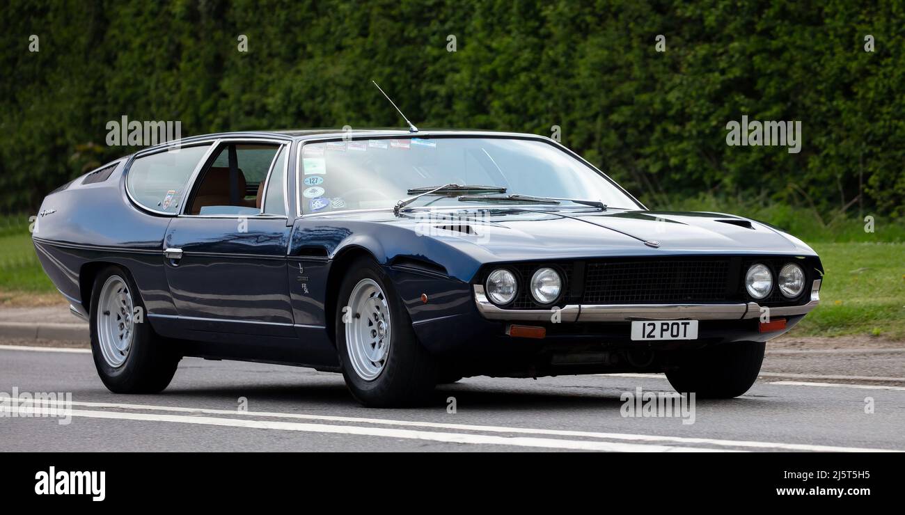 1977 Lamborghini Espada III 3929cc V12 engine Stock Photo - Alamy
