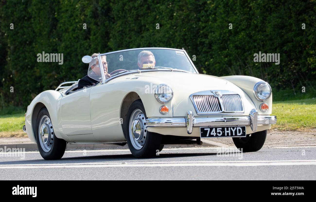 Mga race hi-res stock photography and images - Alamy