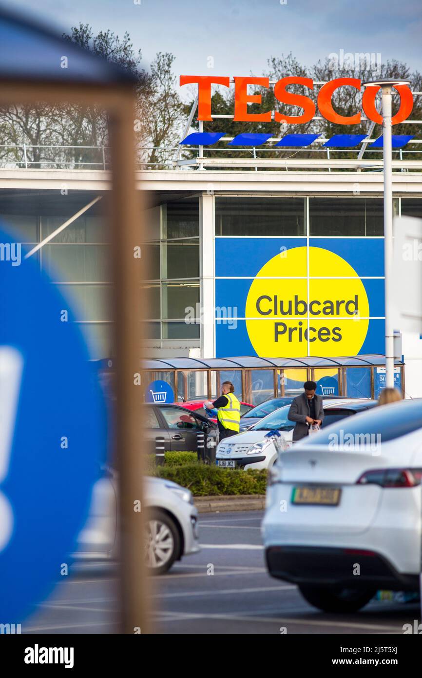 Tesco extra supermarket trolley hi-res stock photography and images - Alamy
