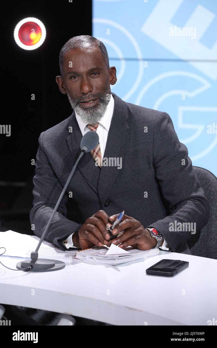 Exclusive - David Dickens at the 'Les Grandes Gueules' talk show on RMC ...