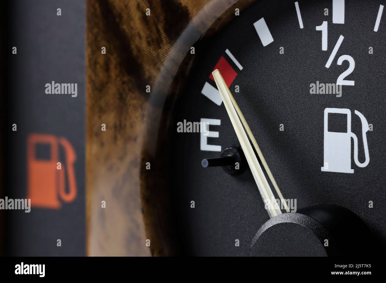fuel gauge in car dashboard - empty Stock Photo - Alamy