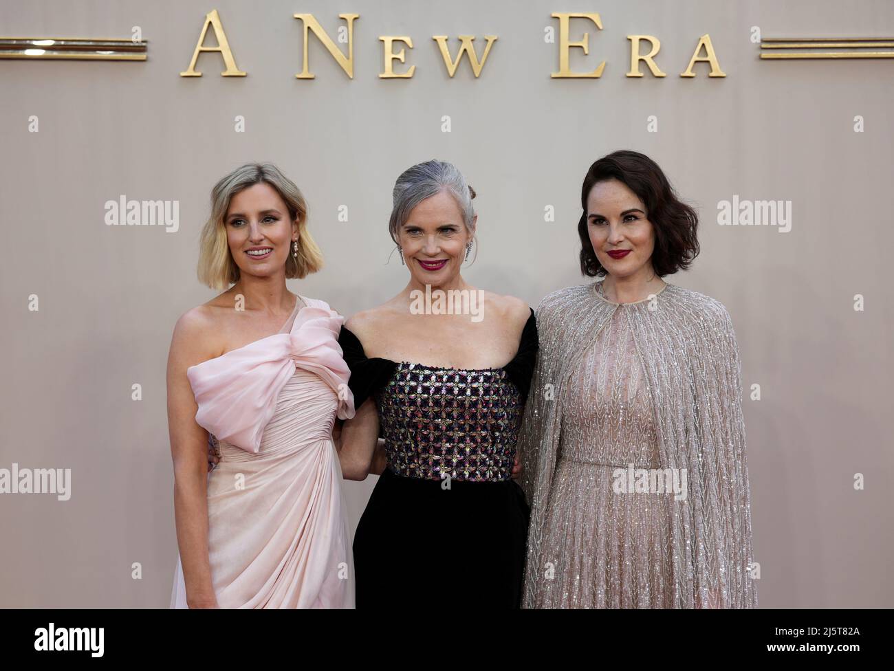 Laura carmichael elizabeth mcgovern hi-res stock photography and images - Alamy