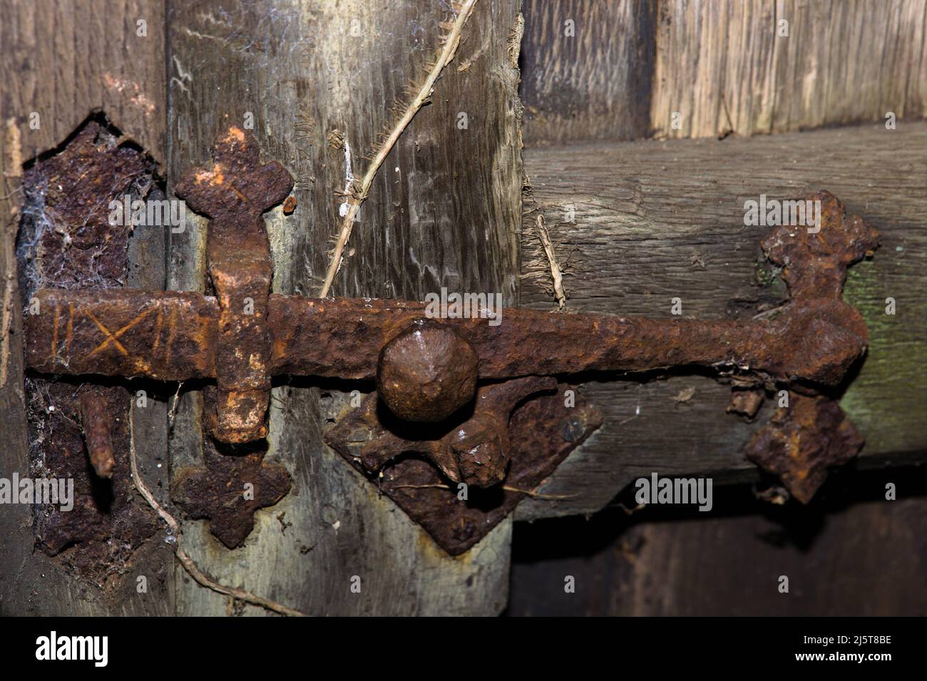 Rusted gate latch hi-res stock photography and images - Alamy