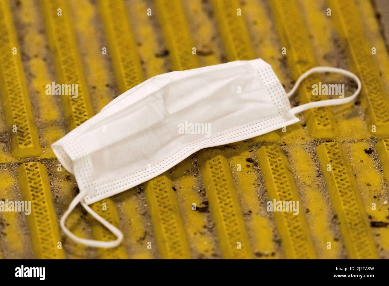 Single use surgical mask waste hi-res stock photography and images - Alamy