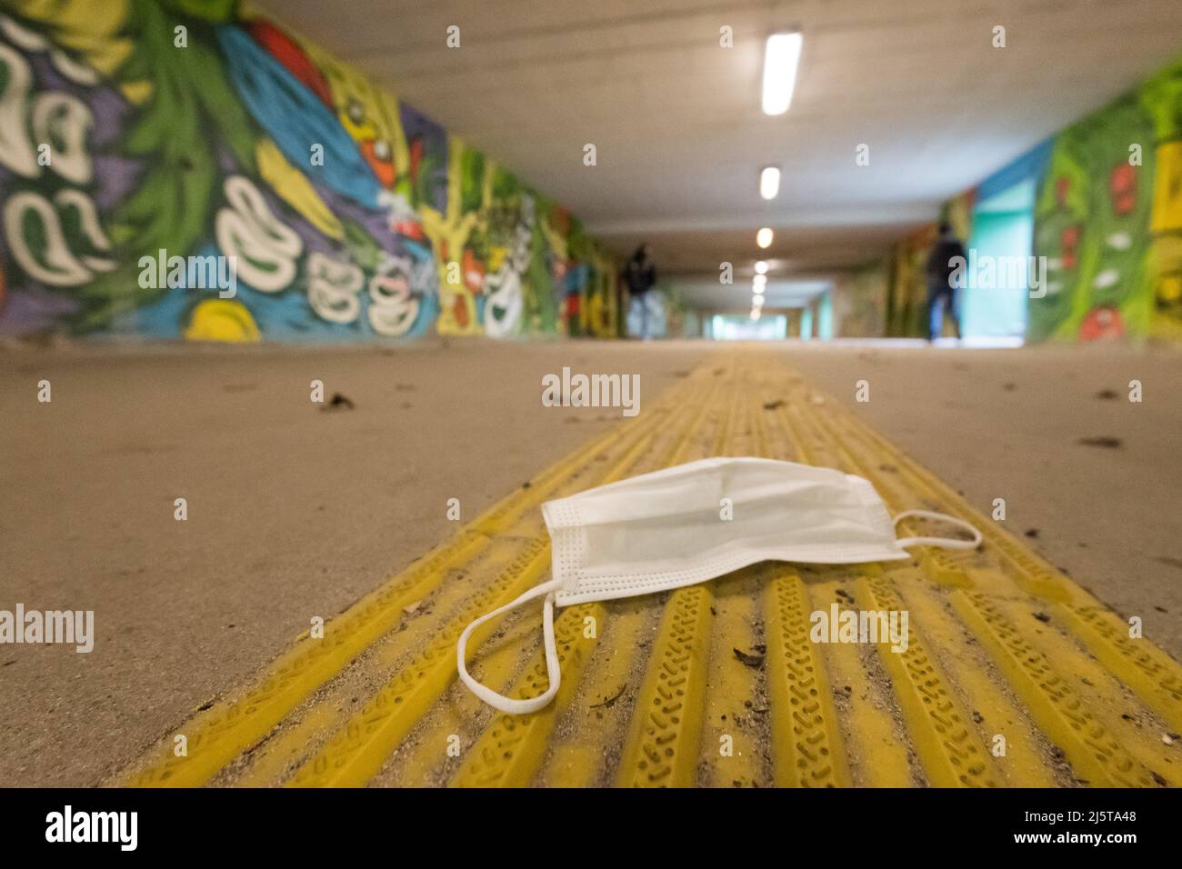 Single use surgical mask waste hi-res stock photography and images - Alamy