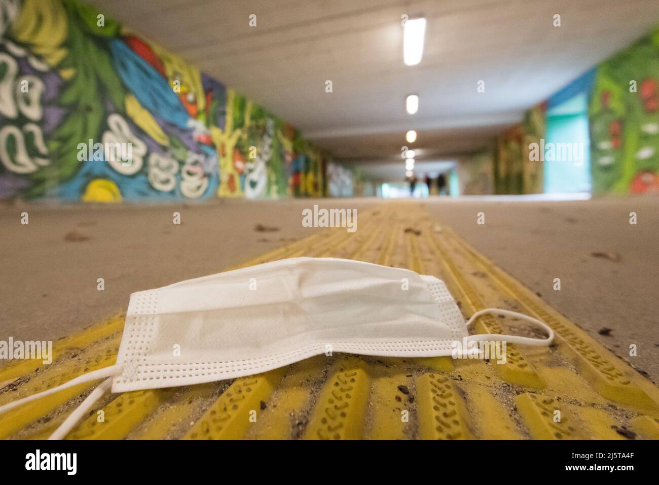Single use surgical mask waste hi-res stock photography and images - Alamy
