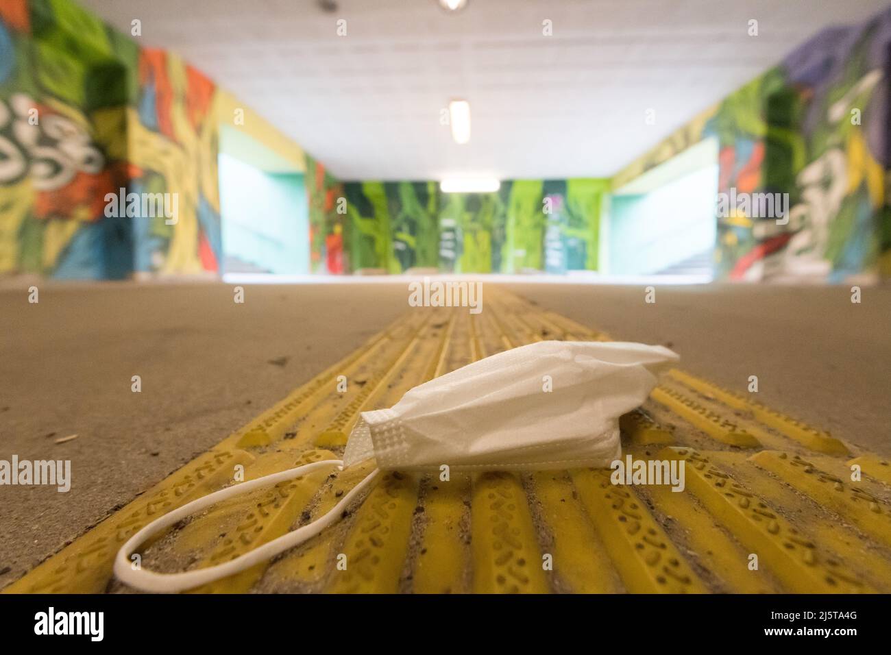 Single use surgical mask waste hi-res stock photography and images - Alamy