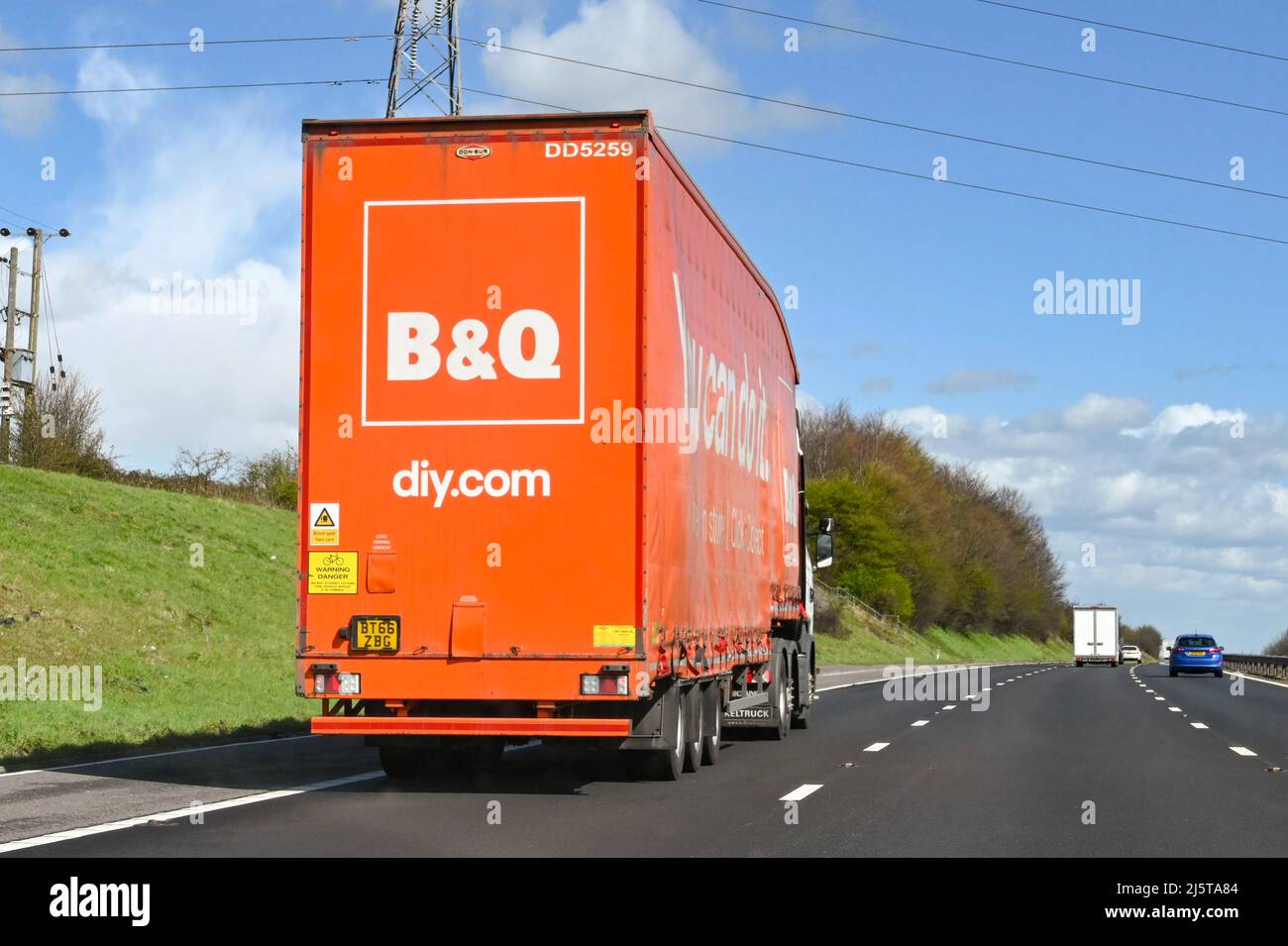 Bristol, England - April 2022: Rear view of a articulated delivery ...