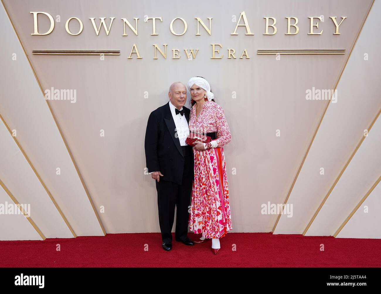 Julian fellowes wife emma kitchener fellowes hi-res stock photography ...