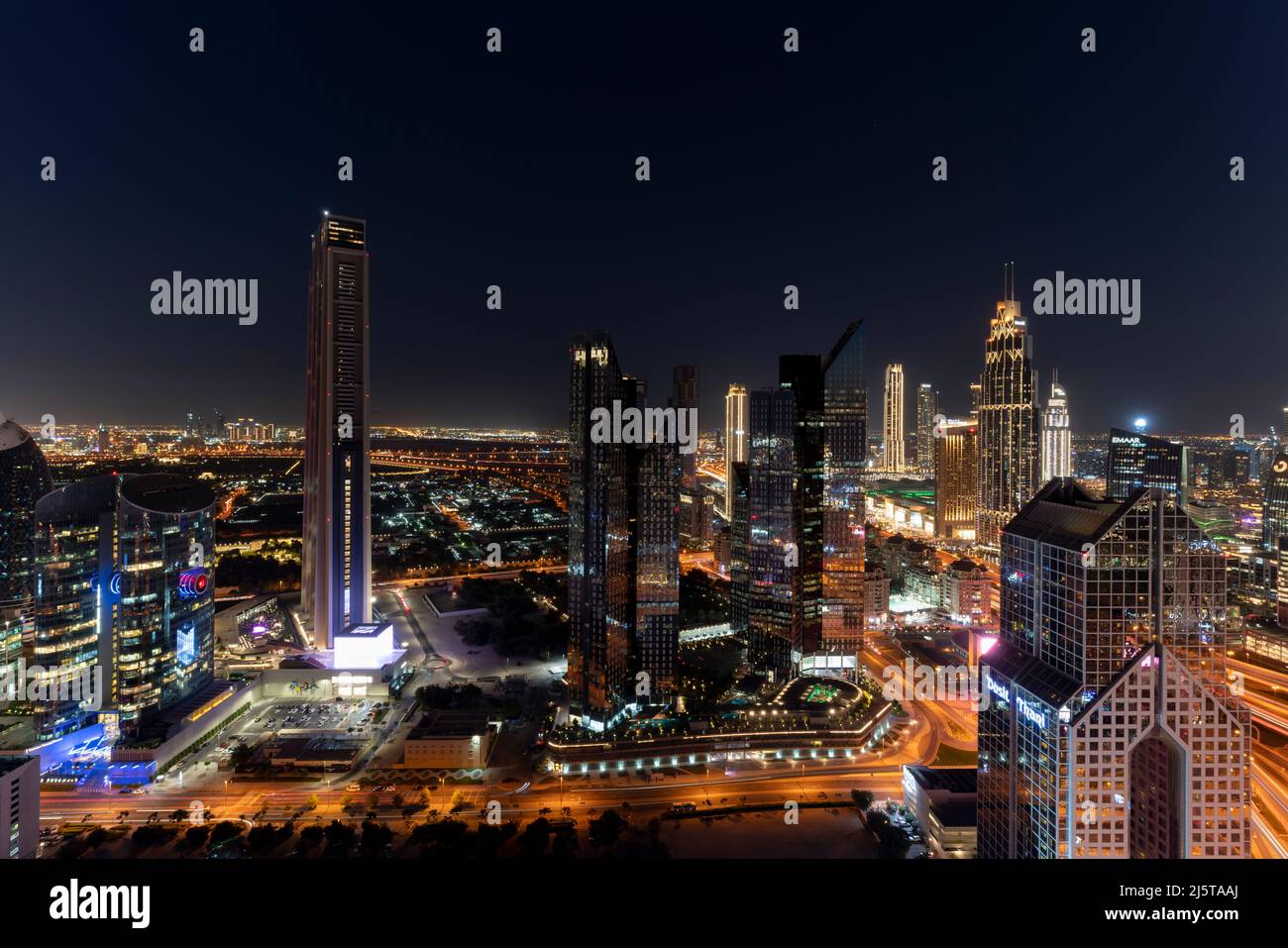 night view to city and buildings, skyscrapers, towers (CTK Photo/Ondrej ...