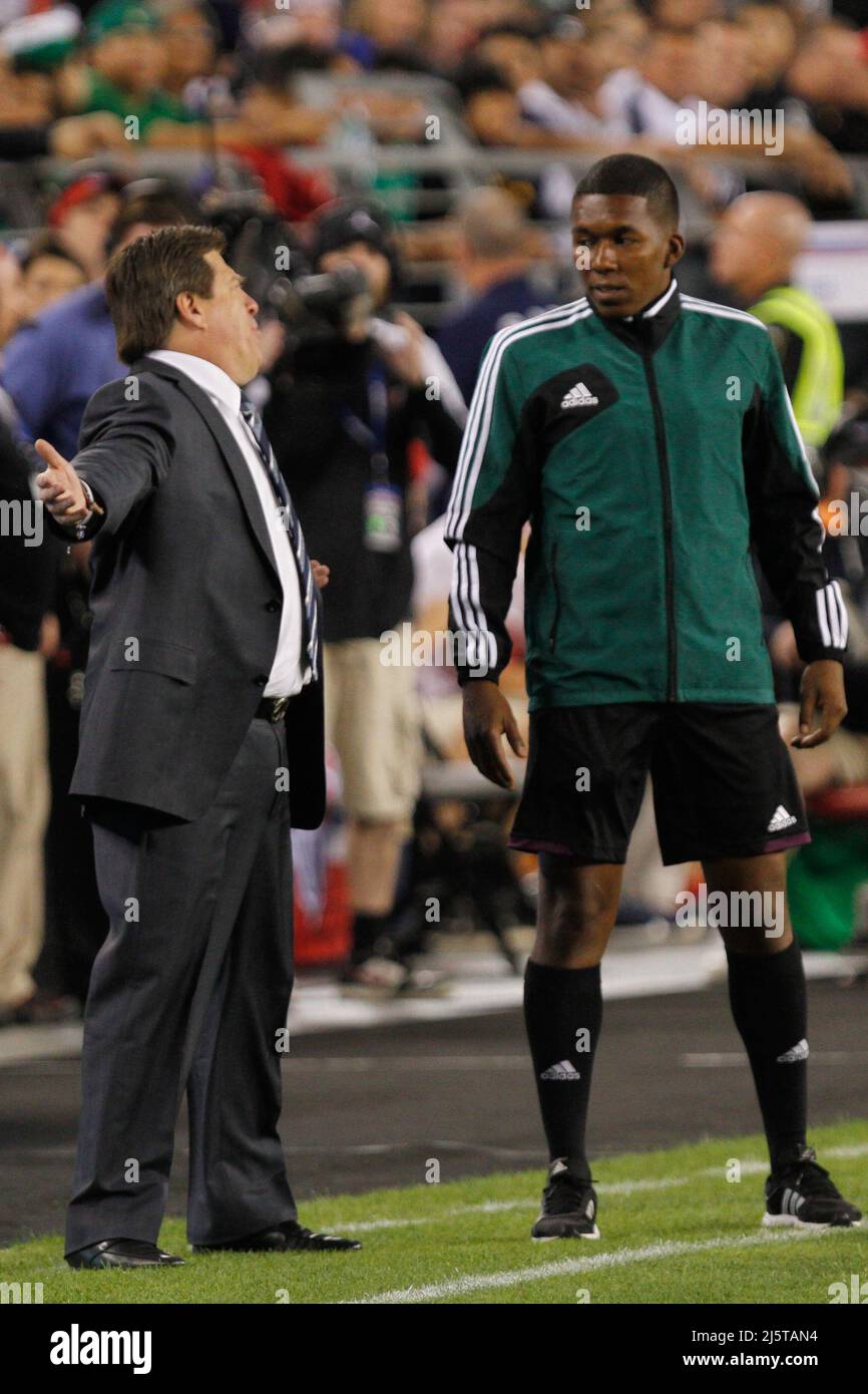 Miguel herrera seleccion mexicana hi-res stock photography and images ...