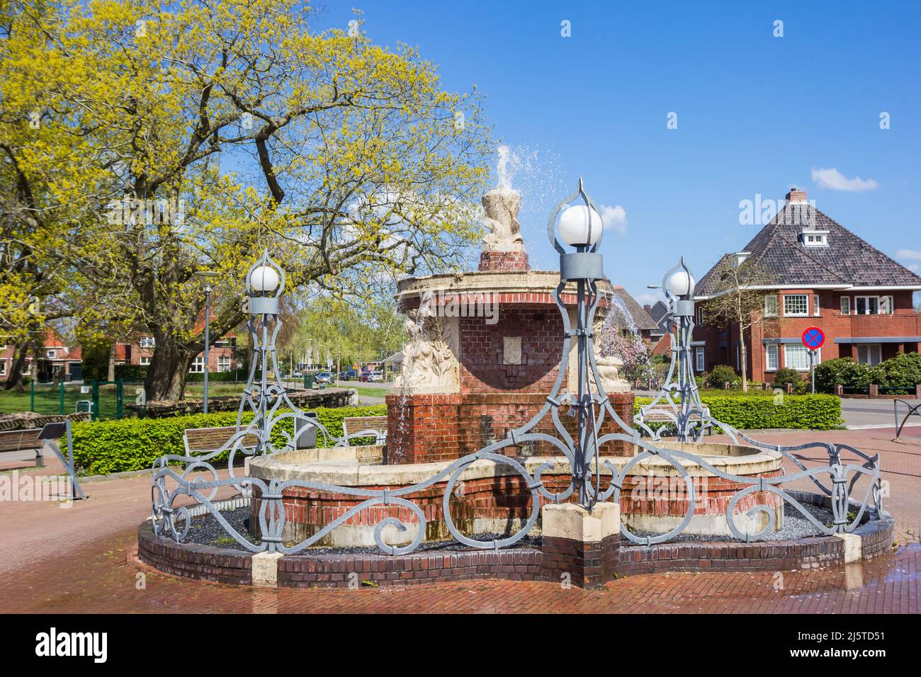 Fountain water holland park hi-res stock photography and images - Alamy