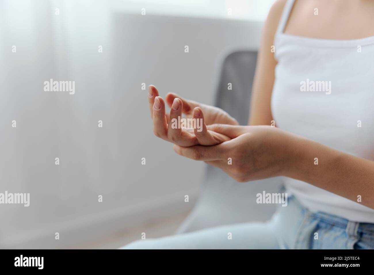 Hand and wrist injuries hi-res stock photography and images - Alamy