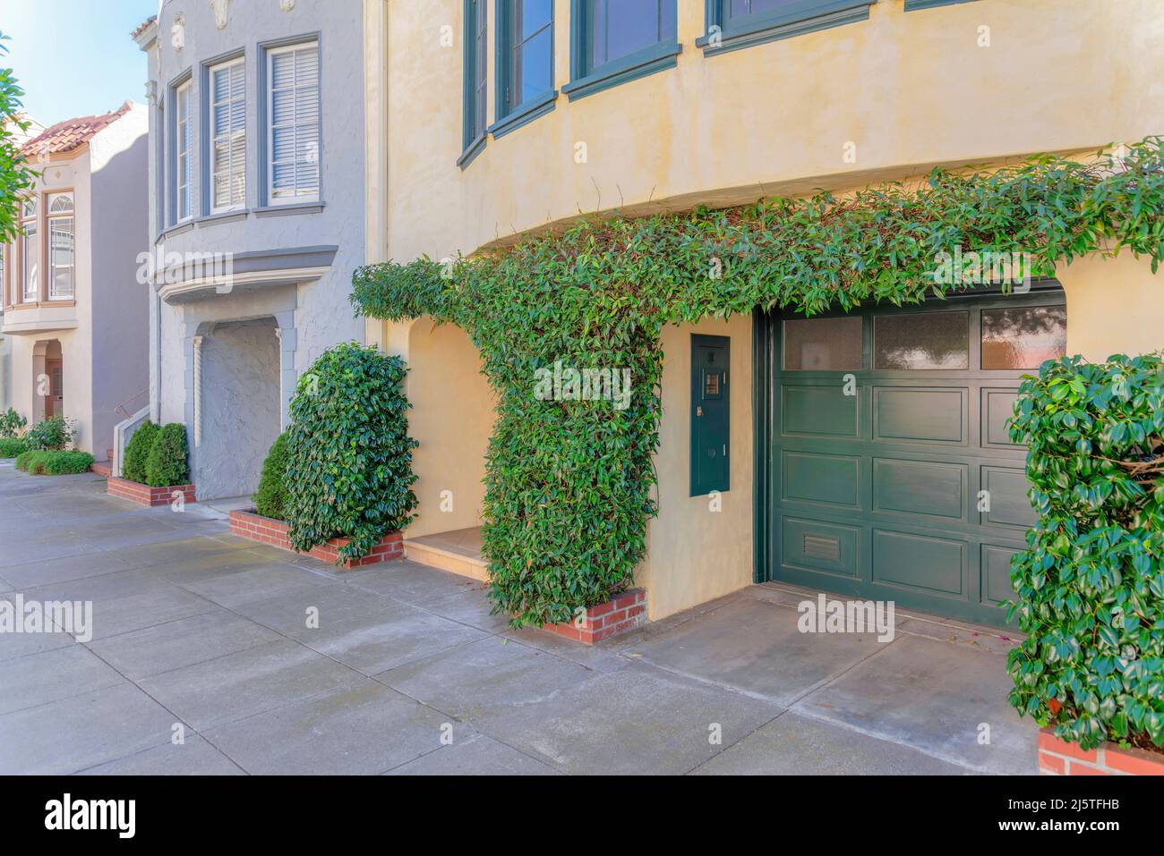 San francisco car garage parking hi-res stock photography and images ...