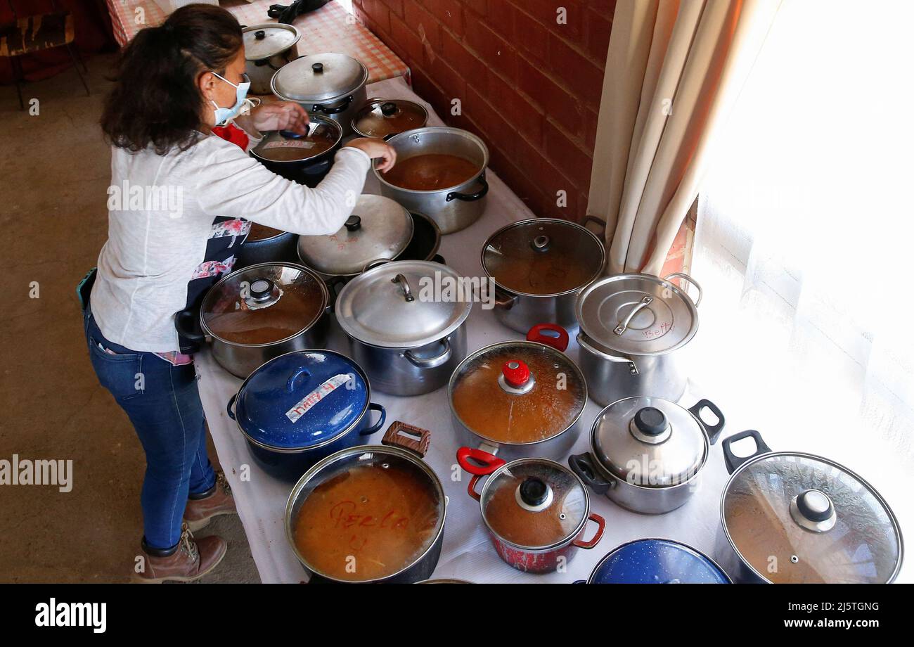Communal cooking pots hi-res stock photography and images - Alamy