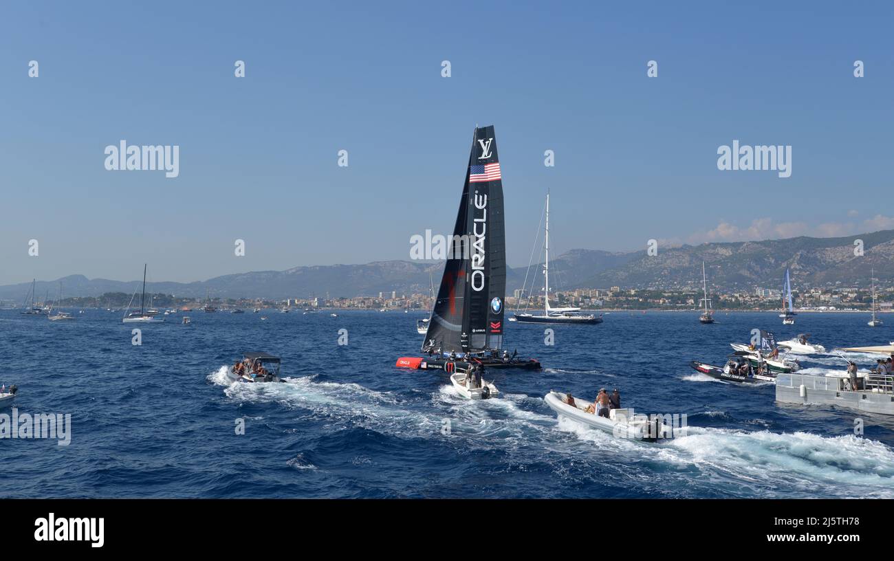 Round of the 2016 America's Cup disputed by Oracle USA in Toulon harbor ...