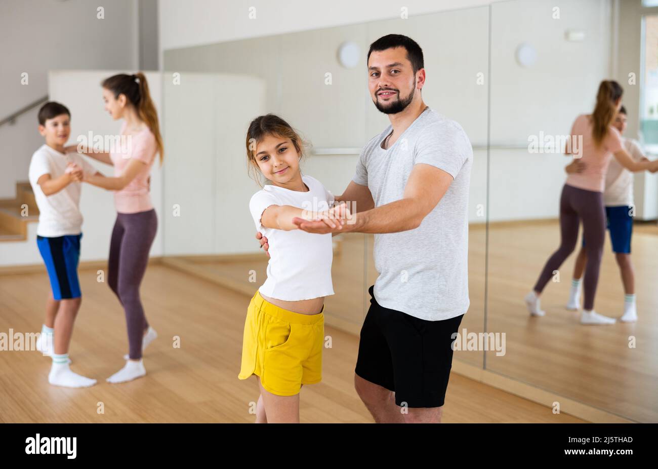 Father young daughter dance hi-res stock photography and images - Alamy