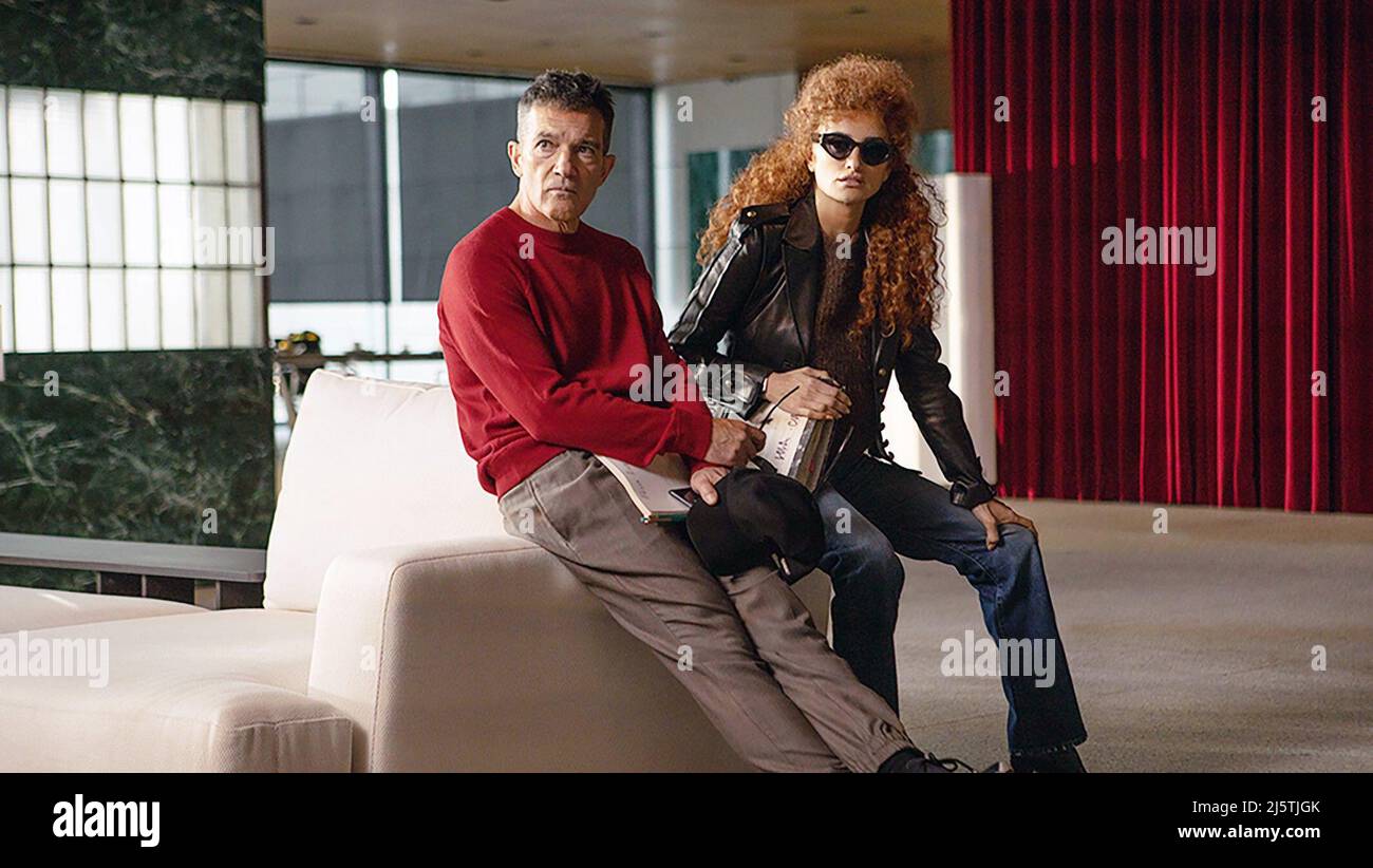 OFFICIAL COMPETITION, (aka COMPETENCIA OFICIAL), from left: Antonio ...