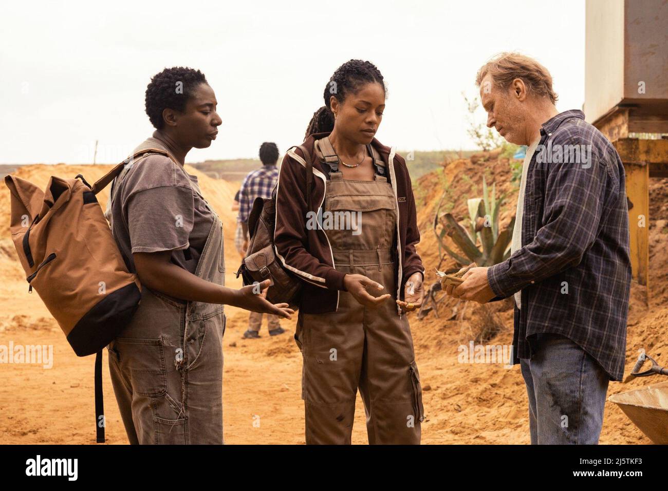 THE MAN WHO FELL TO EARTH, from left: Tanya Moodie, Naomie Harris ...