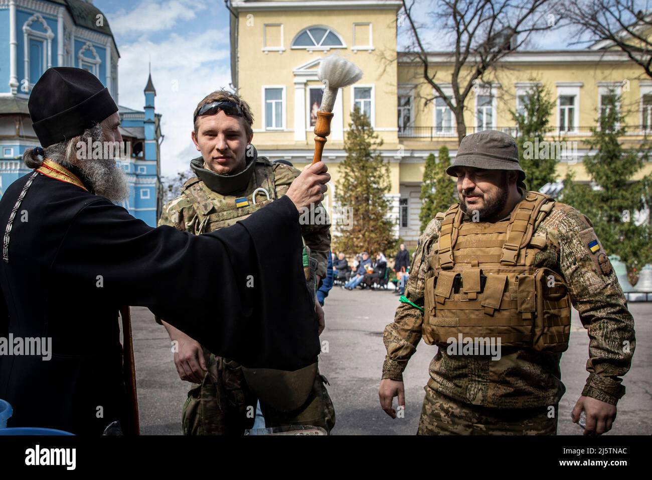 Roman (33), a soldier of the Ukraine military, and his comrades receive ...