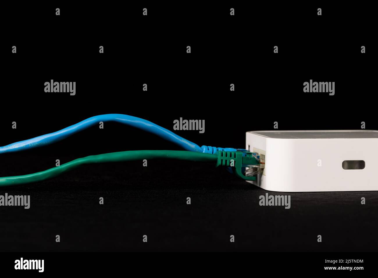 Cable broadband, wire hi-res stock photography and images - Alamy