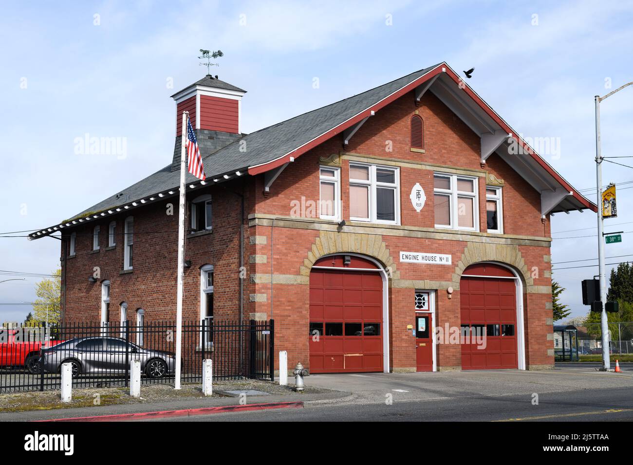 Red brick bungalow hi-res stock photography and images - Alamy
