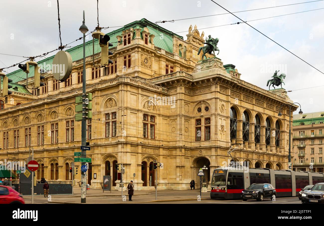 View of Vienna State Opera building from Opernring Stock Photo - Alamy