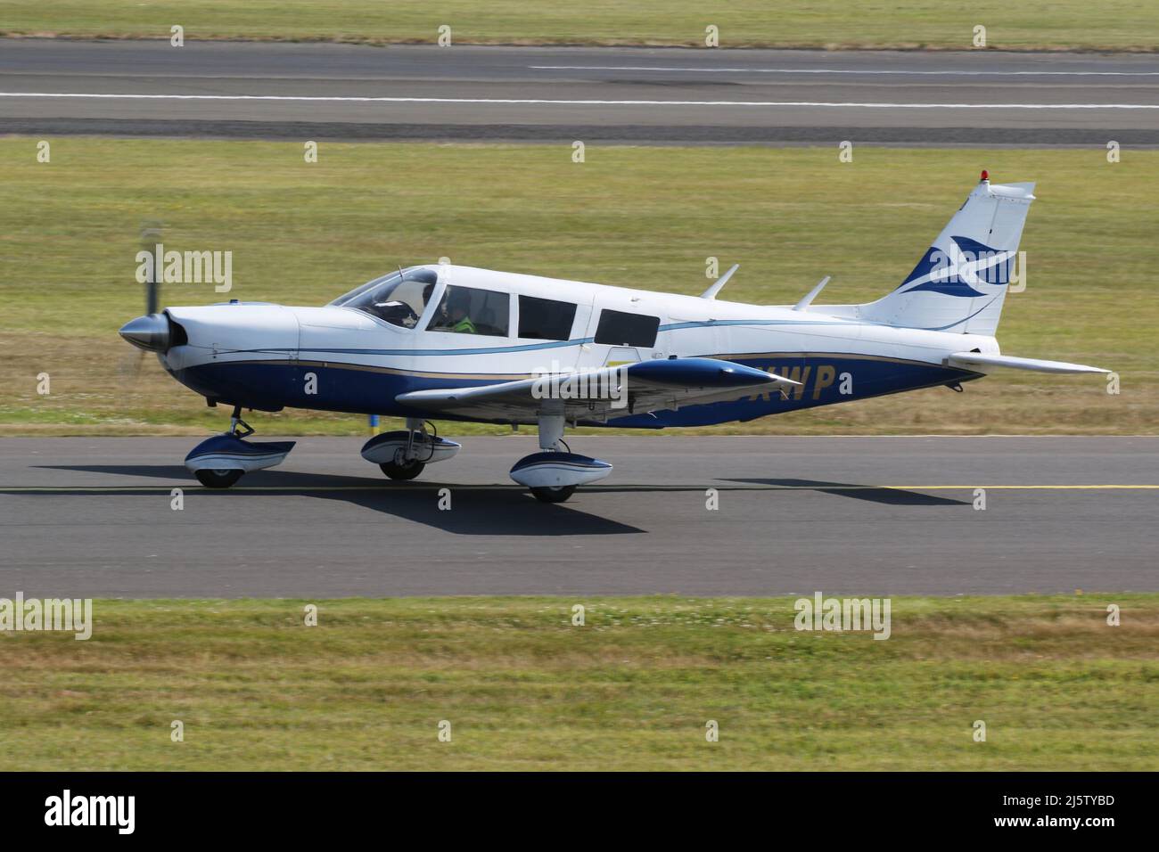 Piper pa 32 300 cherokee 6 hi-res stock photography and images - Alamy