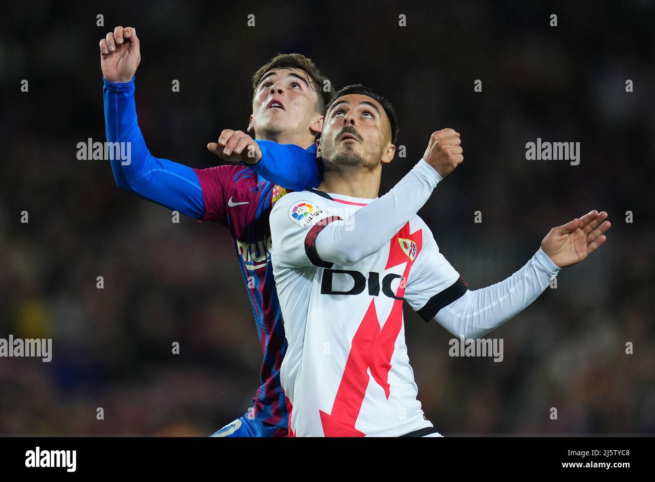 Oscar Valentin of Rayo Vallecano and Nico Gonzalez of FC Barcelona ...