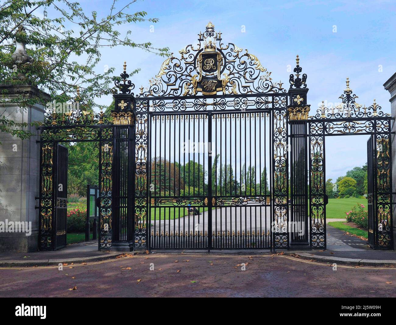 Gilded gate leading to Regent's Park, London, a memorial to King George ...