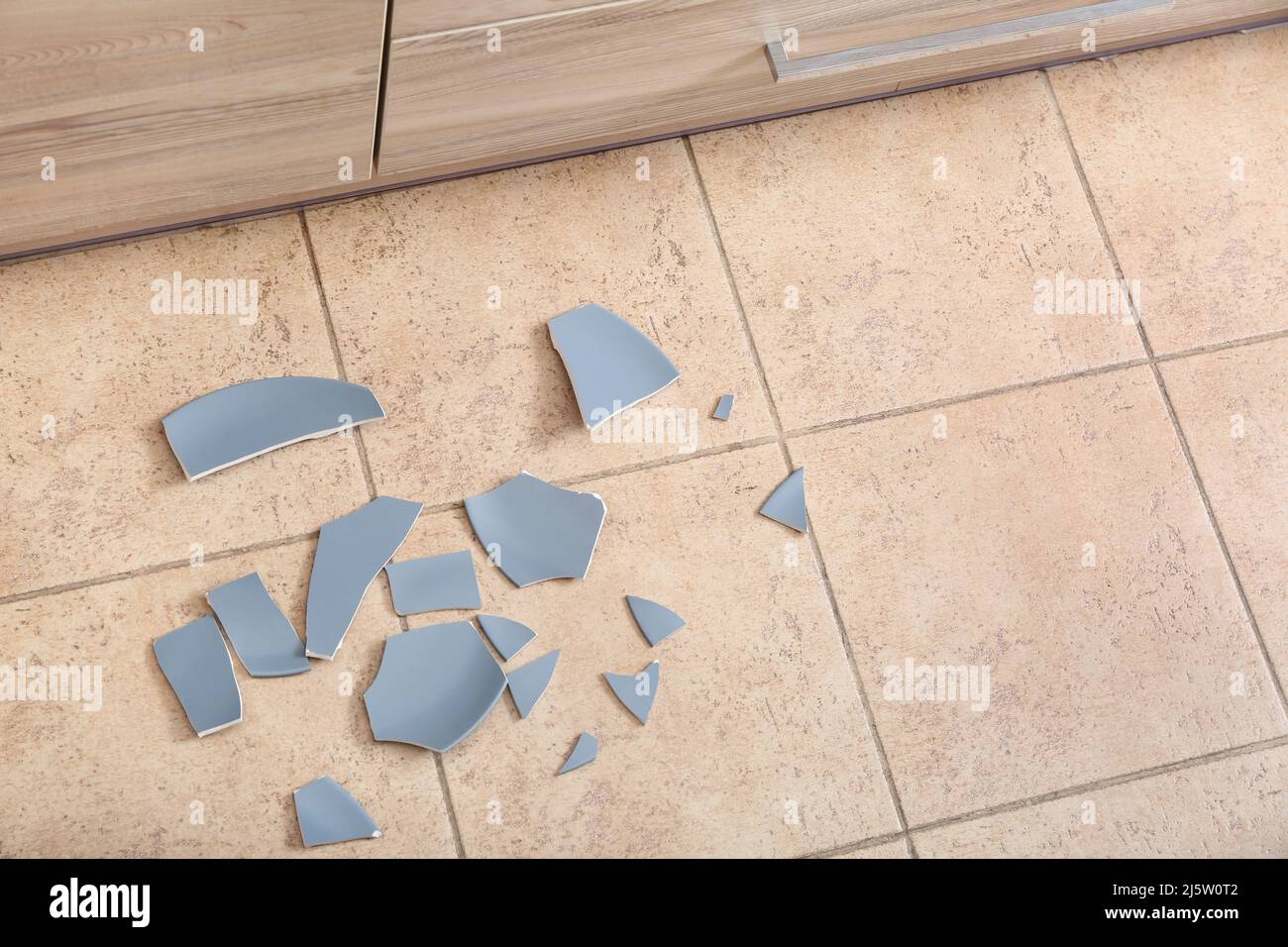 Kitchen utensil broken ceramic hi-res stock photography and images - Alamy
