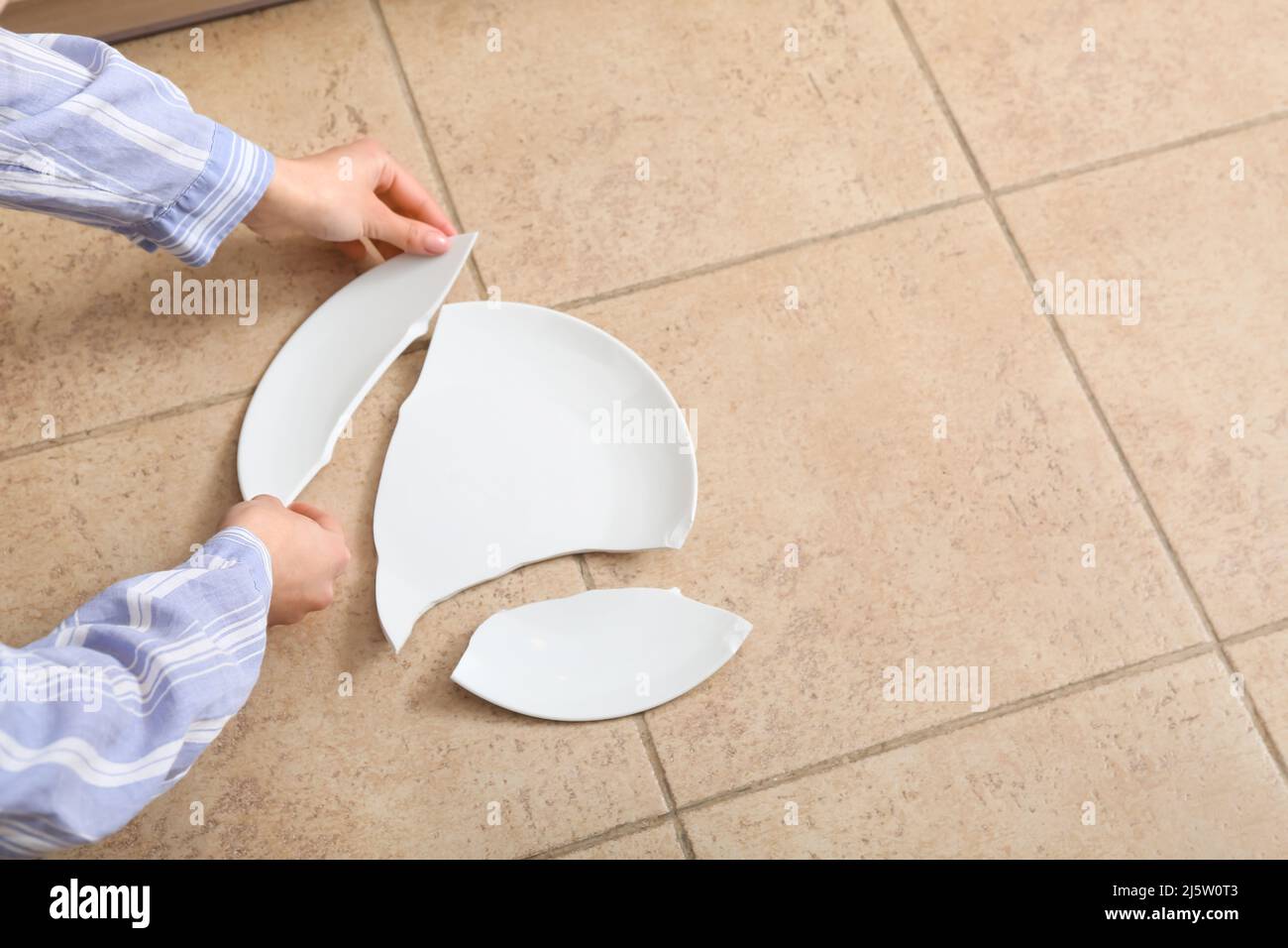 Porcelain broken hands hi-res stock photography and images - Alamy