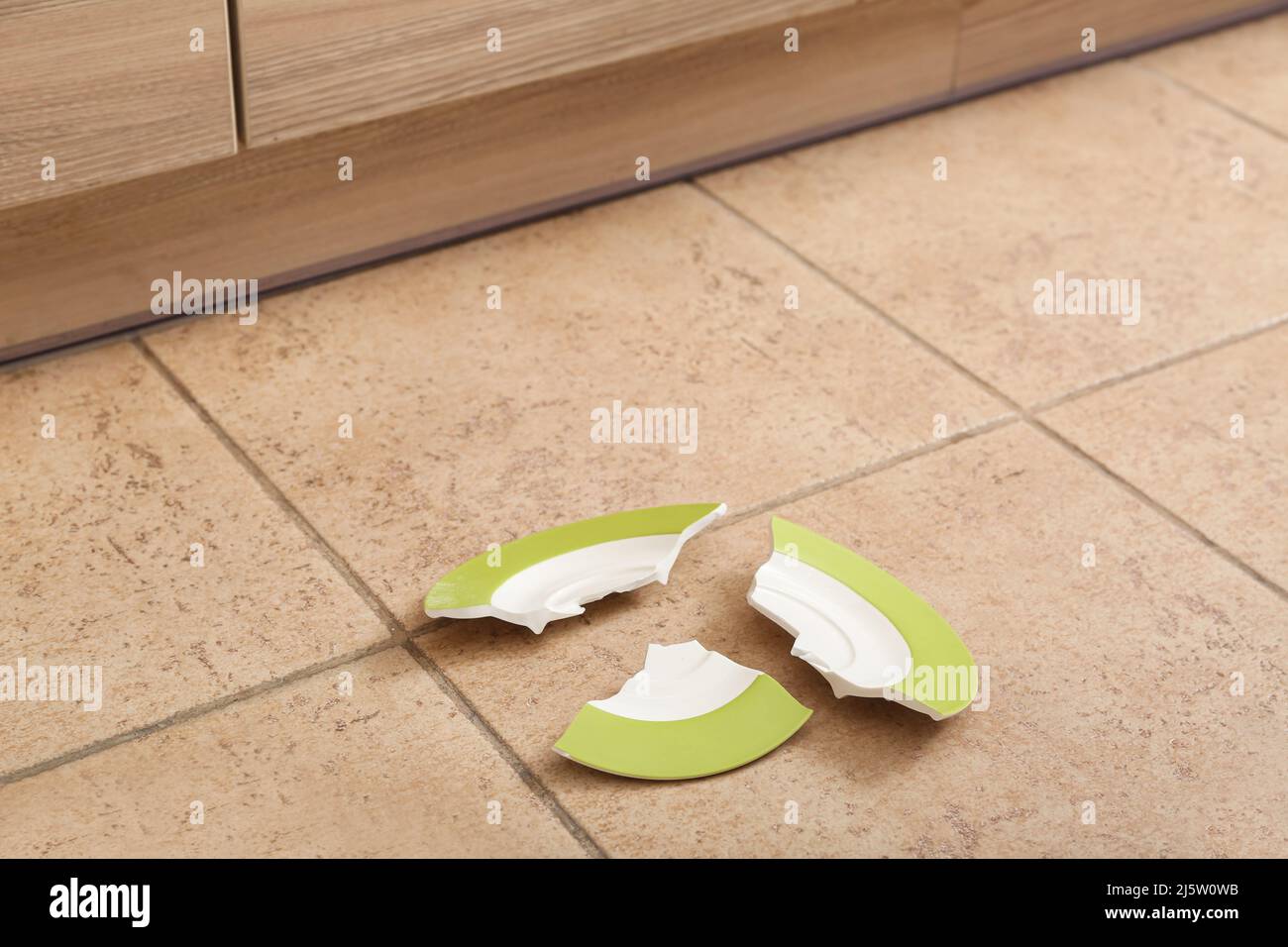 Kitchen utensil broken ceramic hi-res stock photography and images - Alamy