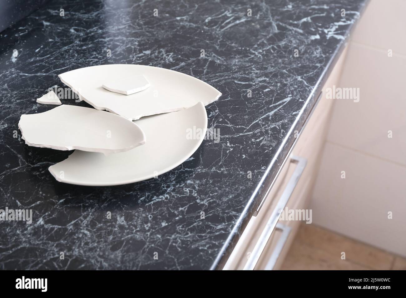 Broken crockery and home hi-res stock photography and images - Alamy