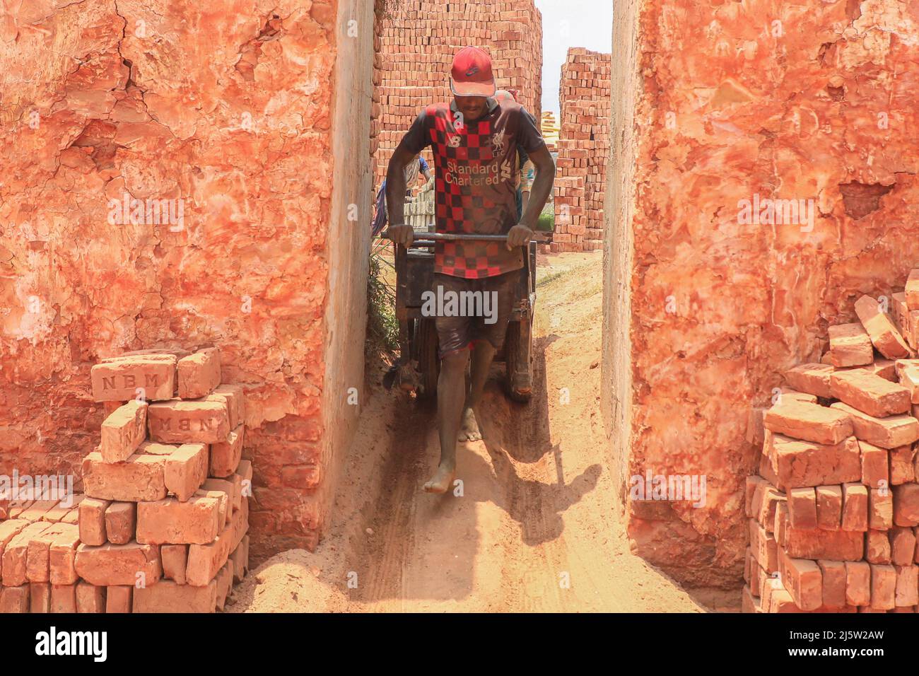 Human laborers hi-res stock photography and images - Alamy