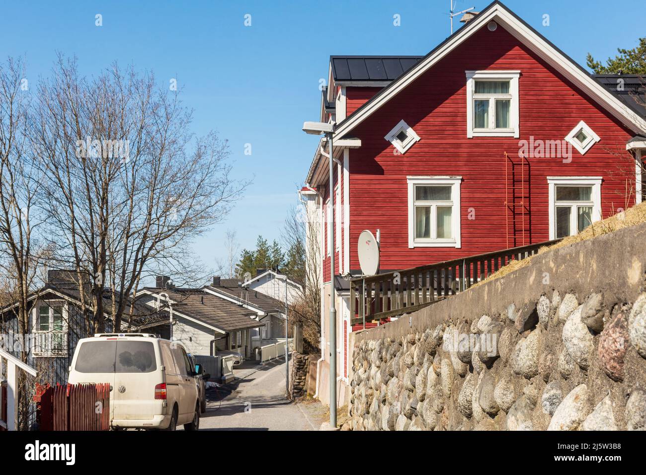 Old buildings and a stone wall by the Provastinkatu street in Pispala ...
