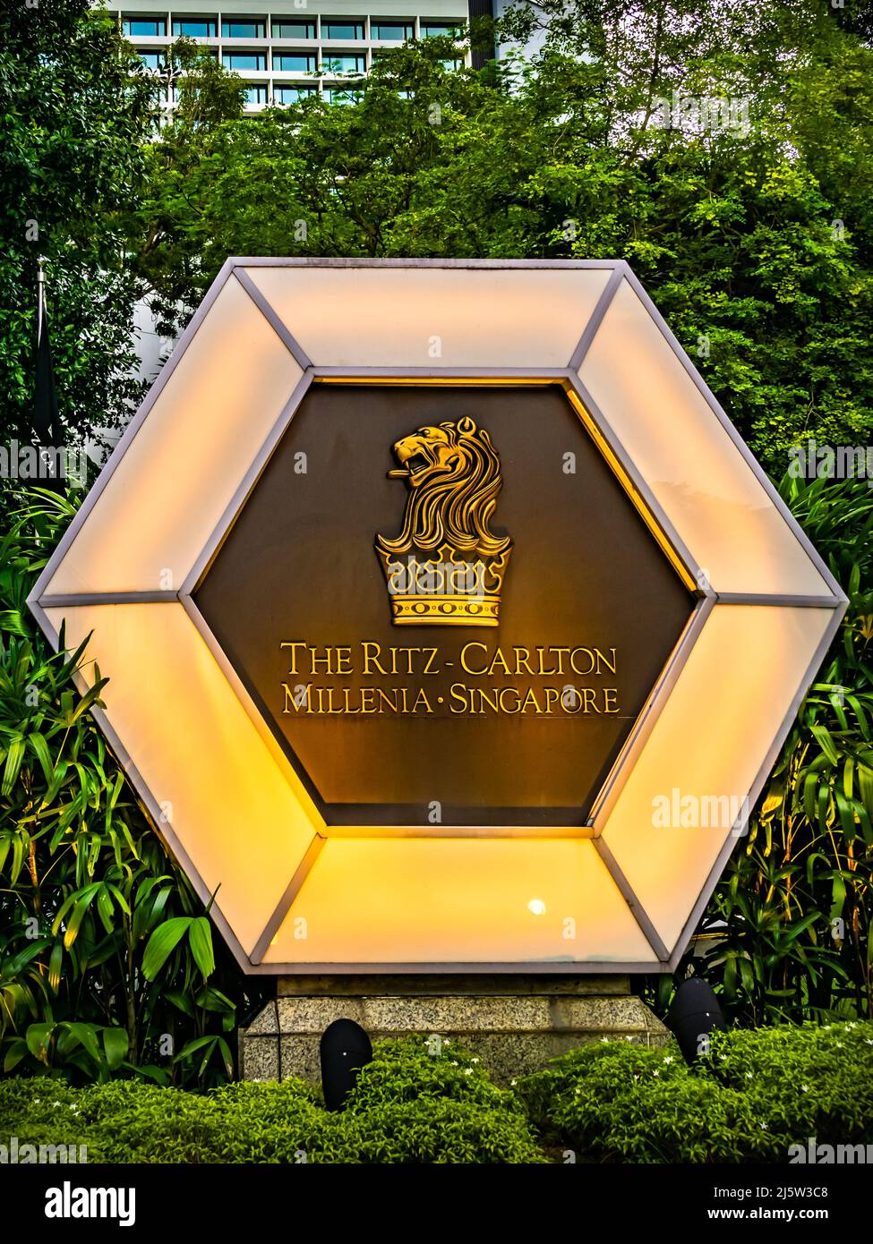 Ritz carlton entrance sign hi-res stock photography and images - Alamy