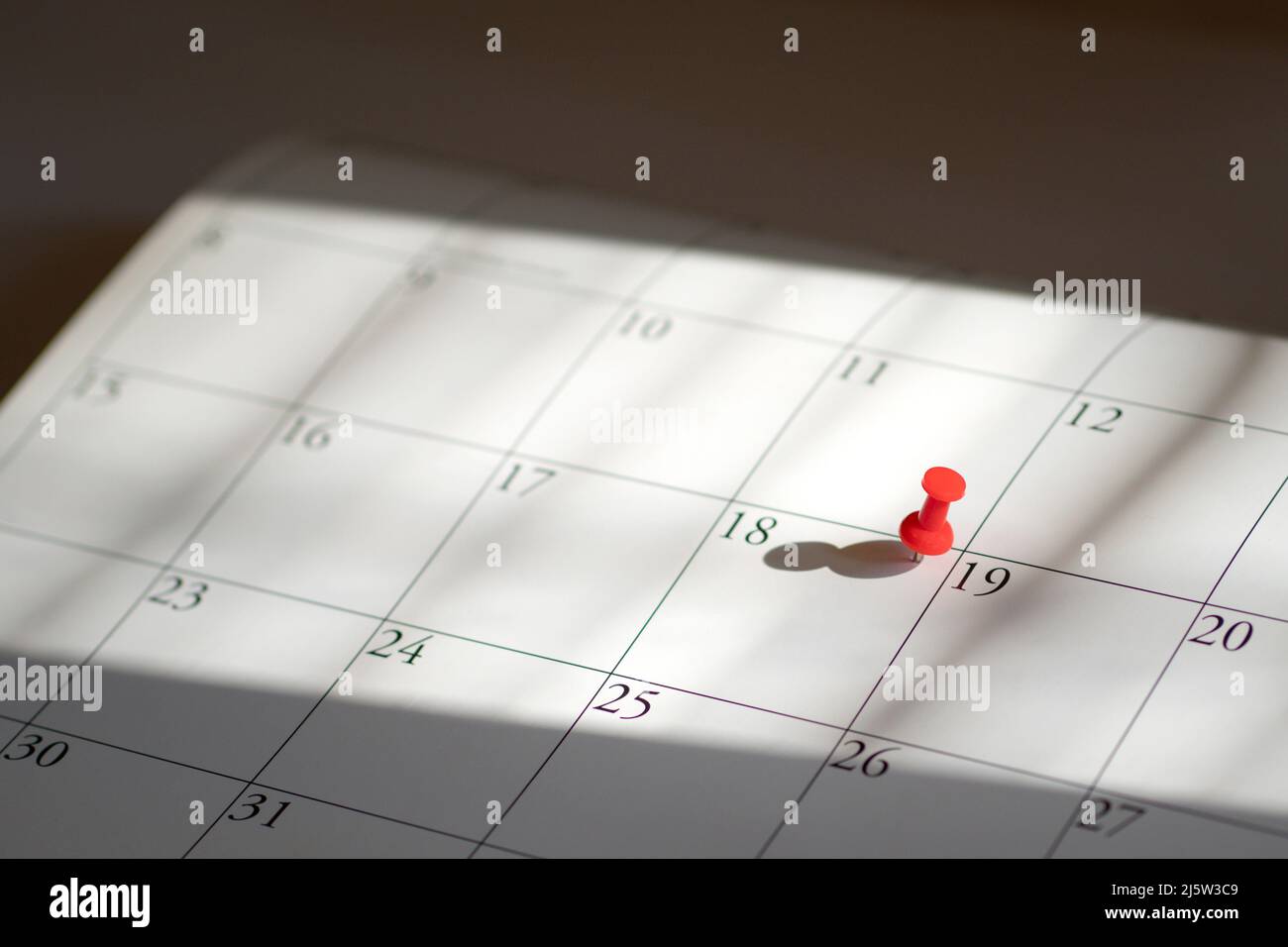 Calendar and marked the date with red pushpin. Top view Stock Photo - Alamy